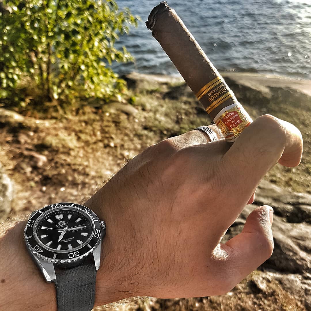 Perfect For Outdoor Smoking – Hoyo De Monterrey Cigars